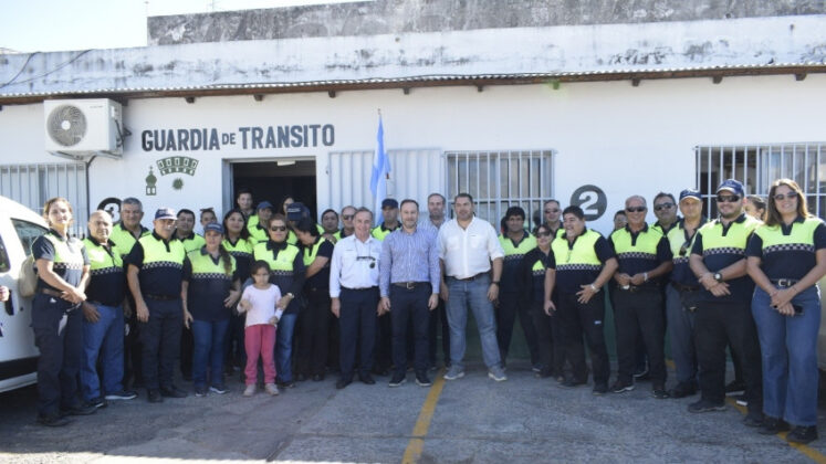 Intendente Hormaechea visitó la guardia de la Dirección de Tránsito ...